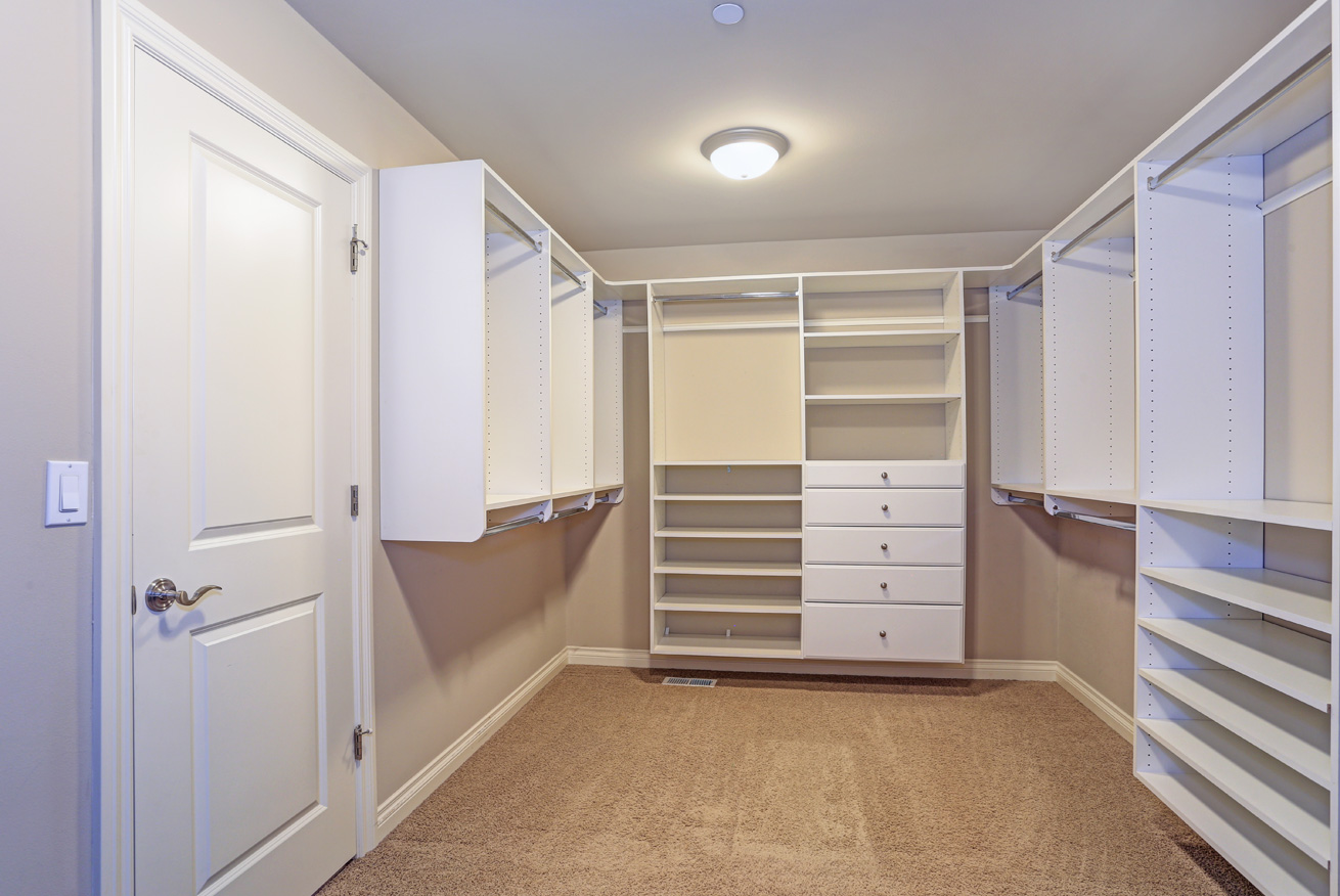 The Benefits of a Custom Walk-In Closet for the Busy Professional ...
